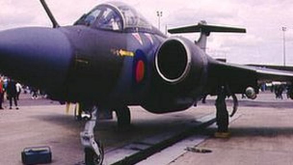 Brough motorists warned of Buccaneer aircraft move - BBC News