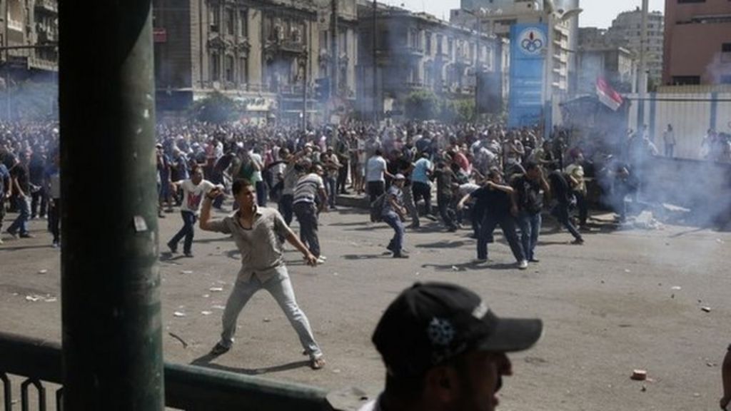 Egypt crisis: Under fire in Ramses Square - BBC News