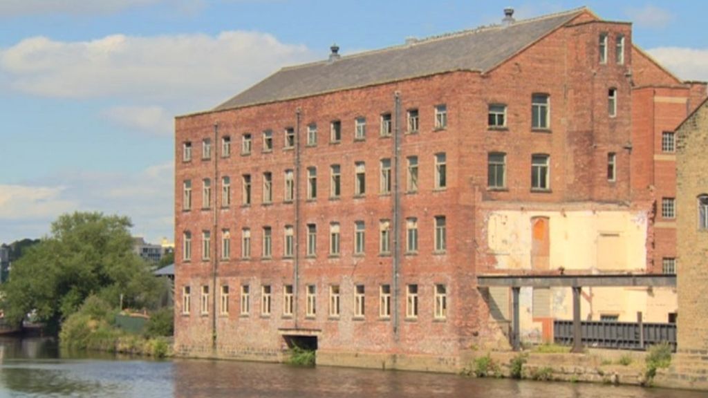 Hepworth Wakefield turns old mill into new gallery - BBC News