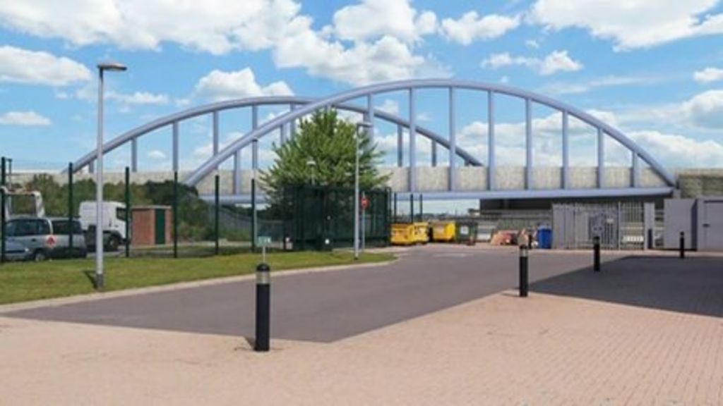 Derby's London Road bridge closes for a year - BBC News