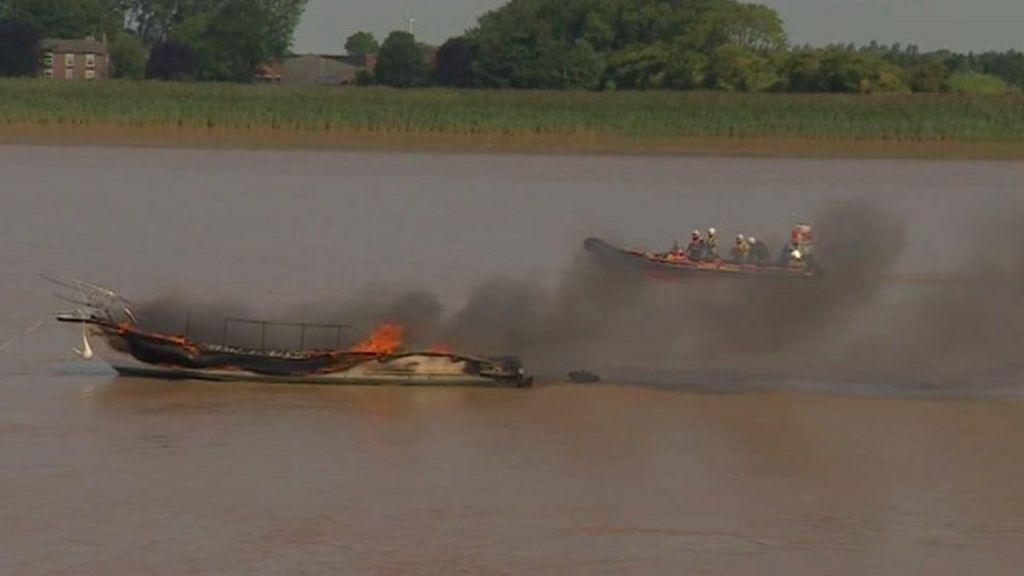East Yorkshire rescue for couple from burning boat - BBC News