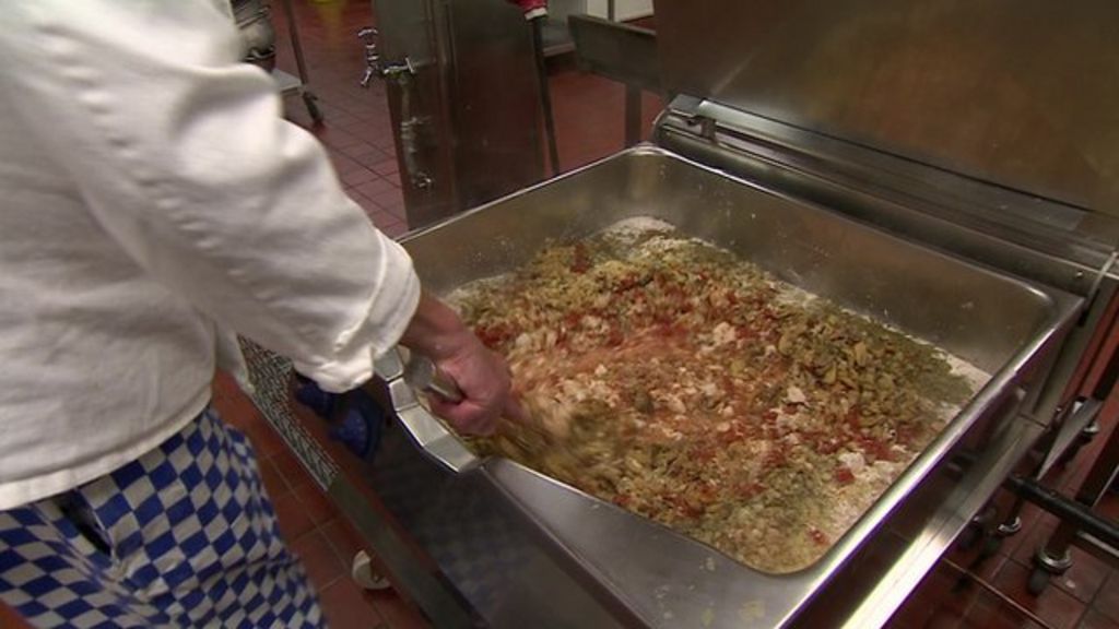 Behind-the-scenes in an award-winning hospital kitchen - BBC News