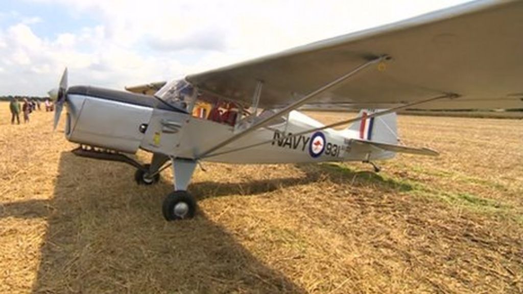 Auster celebrated at Leicestershire vintage aircraft reunion - BBC News