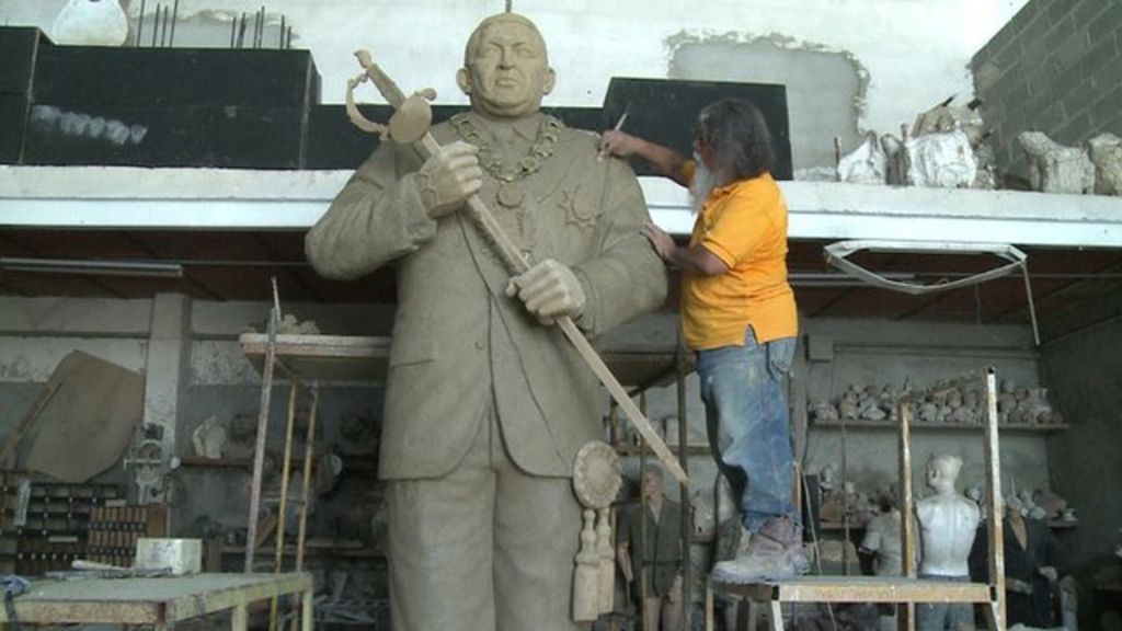 Venezuelan artist makes Chavez statue as tribute to late leader - BBC News