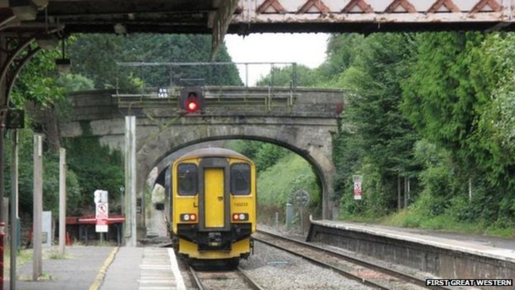 Swindon to Kemble railway line redoubling work complete - BBC News
