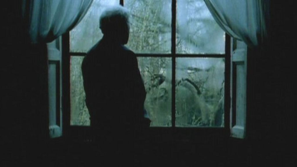 Seamus Heaney recites poem Digging - BBC News