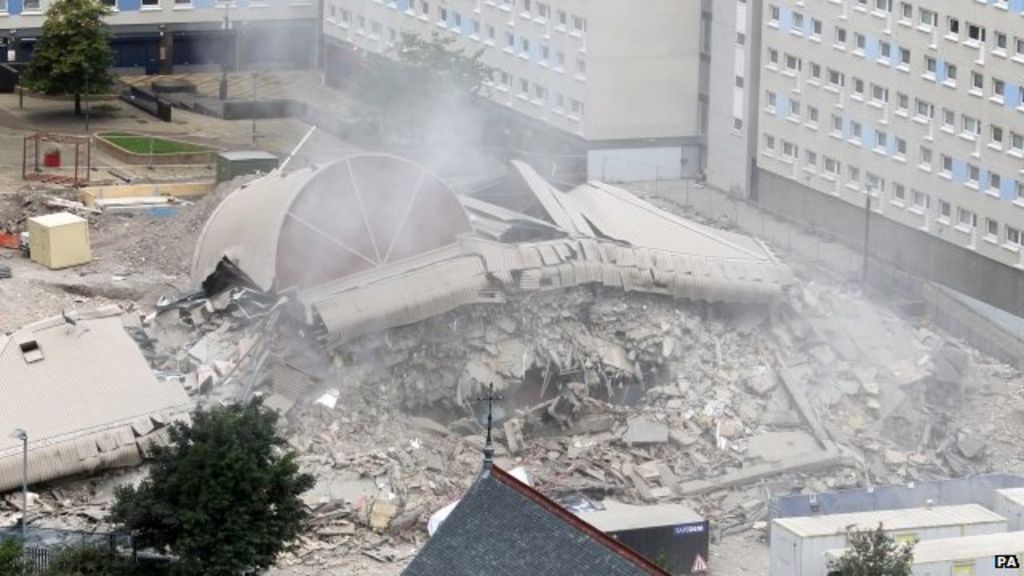 Glasgow tower block demolished in controlled explosion - BBC News