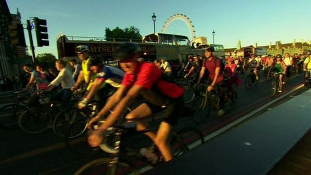 Mass protest for cycling safety in London - BBC News
