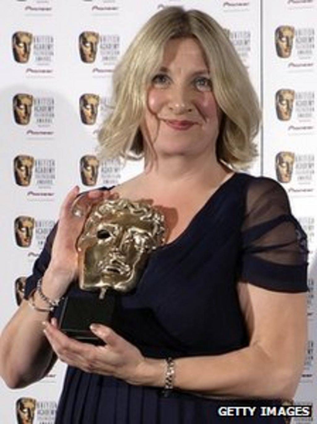 Victoria Wood's Housewife, 49 gets stage premiere - BBC News