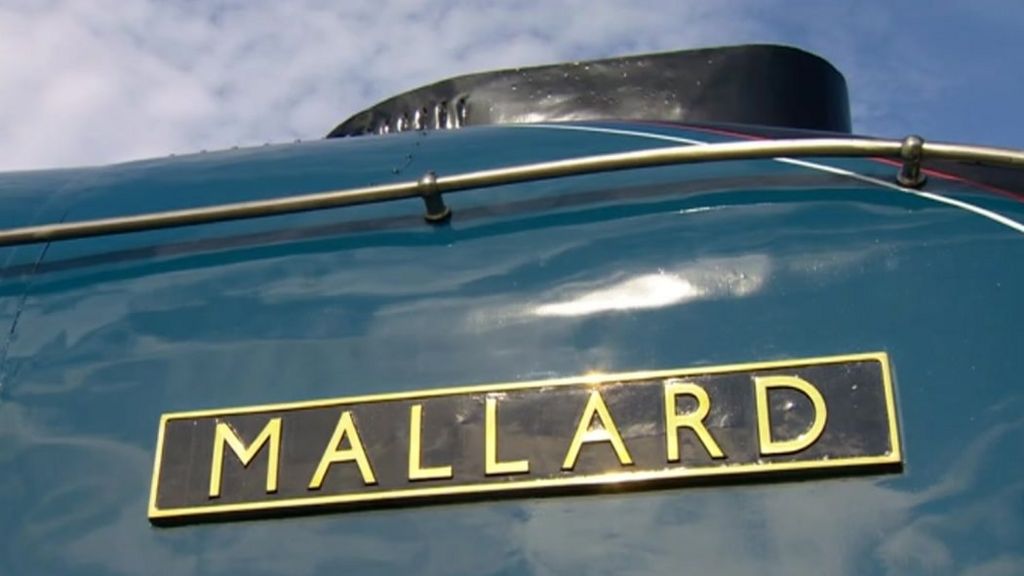 Record-setting steam locomotive Mallard arrives in Grantham - BBC News