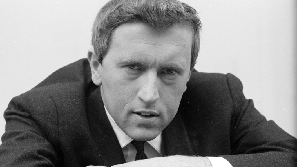 In pictures: Sir David Frost 'unsuitable' for the BBC - BBC News