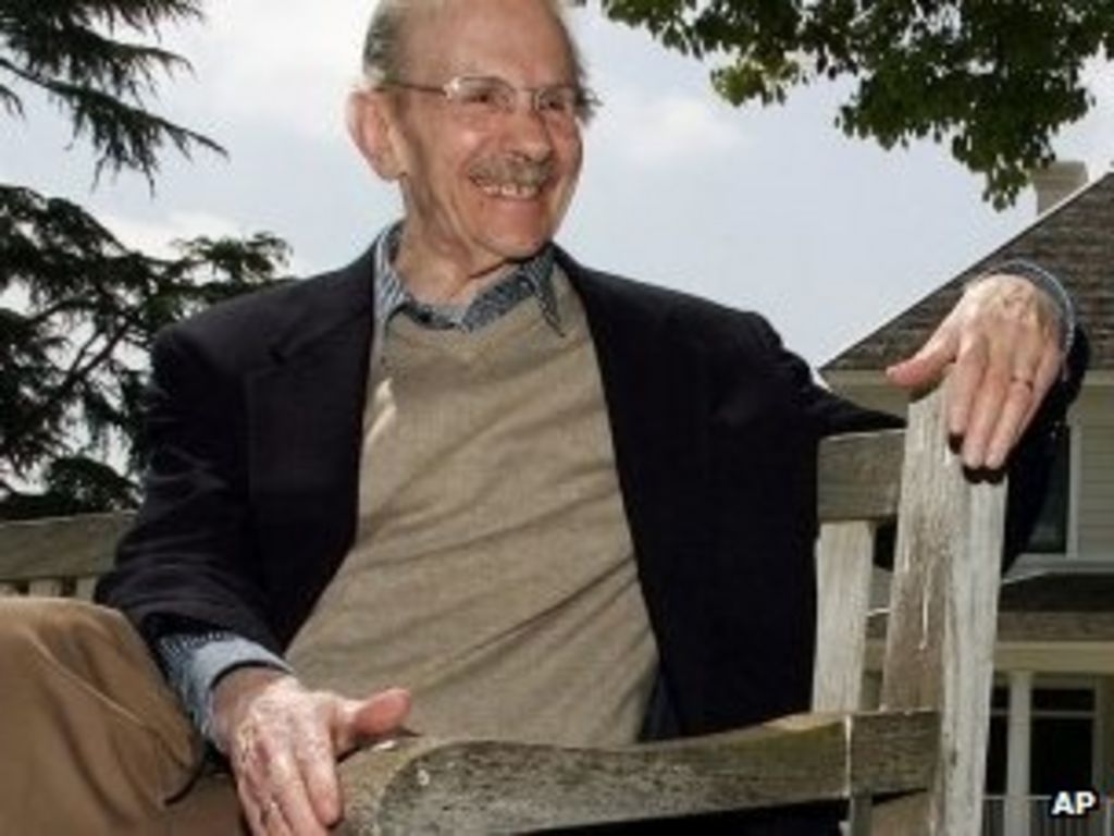 Poet Philip Levine wins $100,000 for entire body of work - BBC News