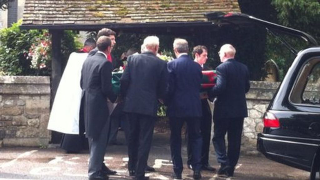 Cliff Morgan funeral: Rugby stars join hundreds for service - BBC News