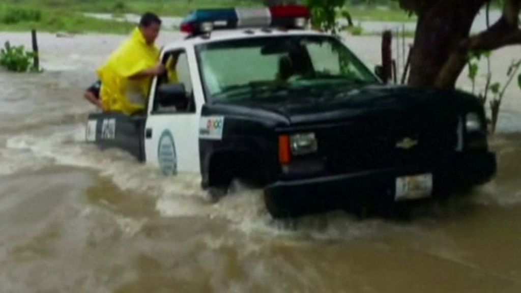 Mexico hit by severe storms on both coasts - BBC News