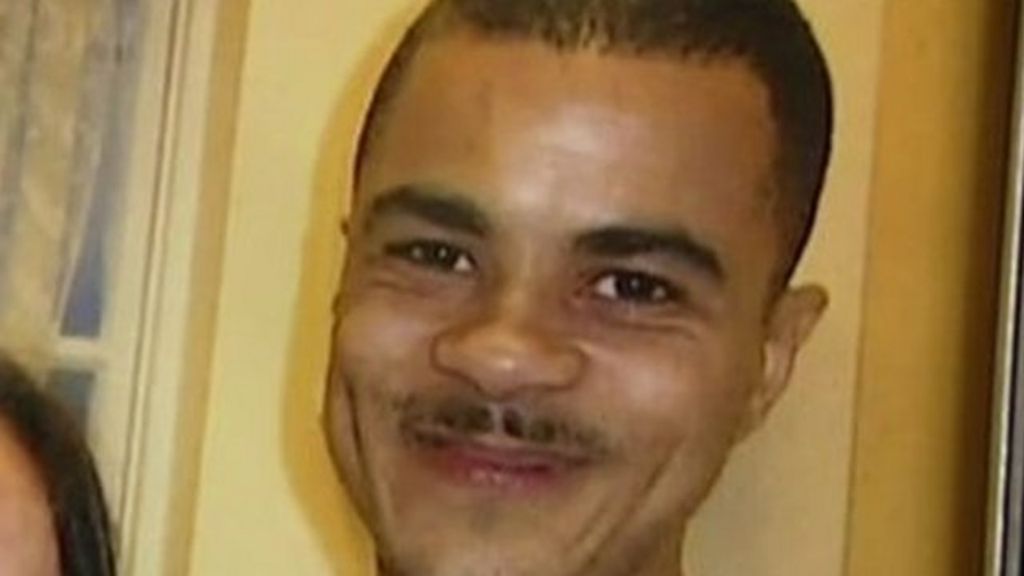 Mark Duggan inquest: Killed man was trailed by police - BBC News
