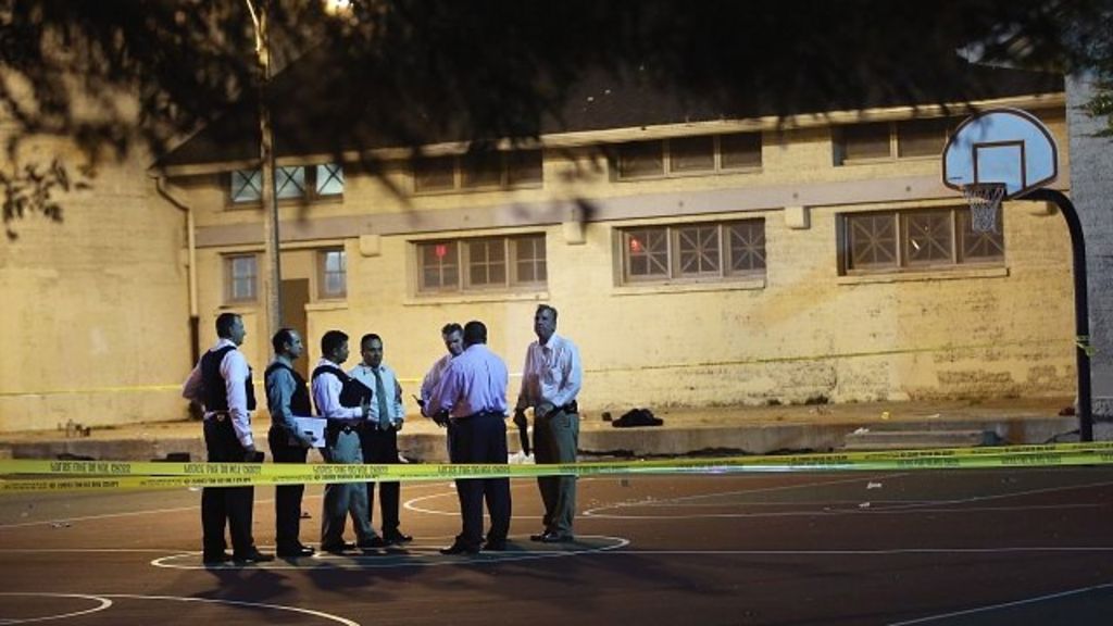 Chicago shooting: Three-year-old in critical condition - BBC News