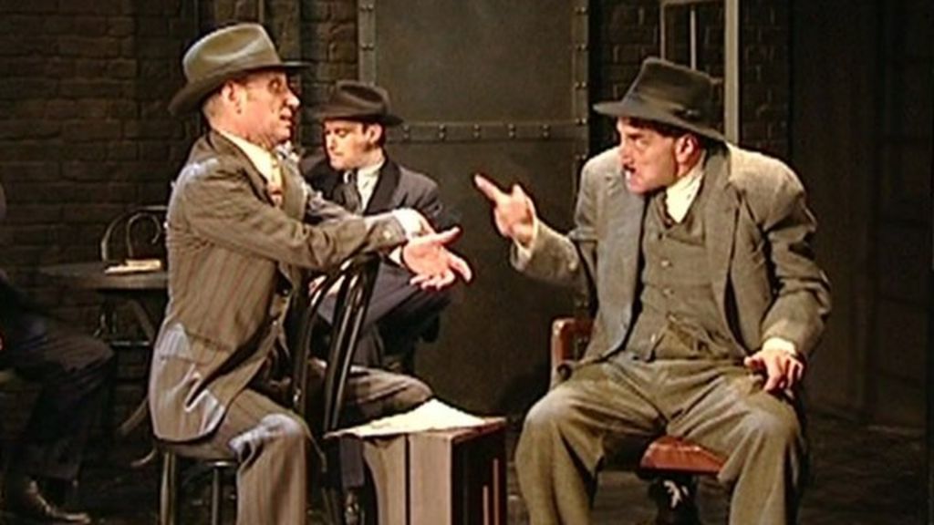 'Playing Hitler' in the West End - BBC News