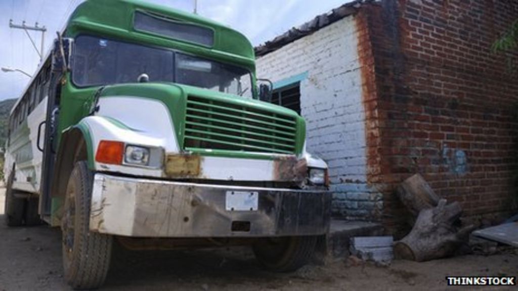 Mexico: Drugs disguised 'as bus passengers' - BBC News