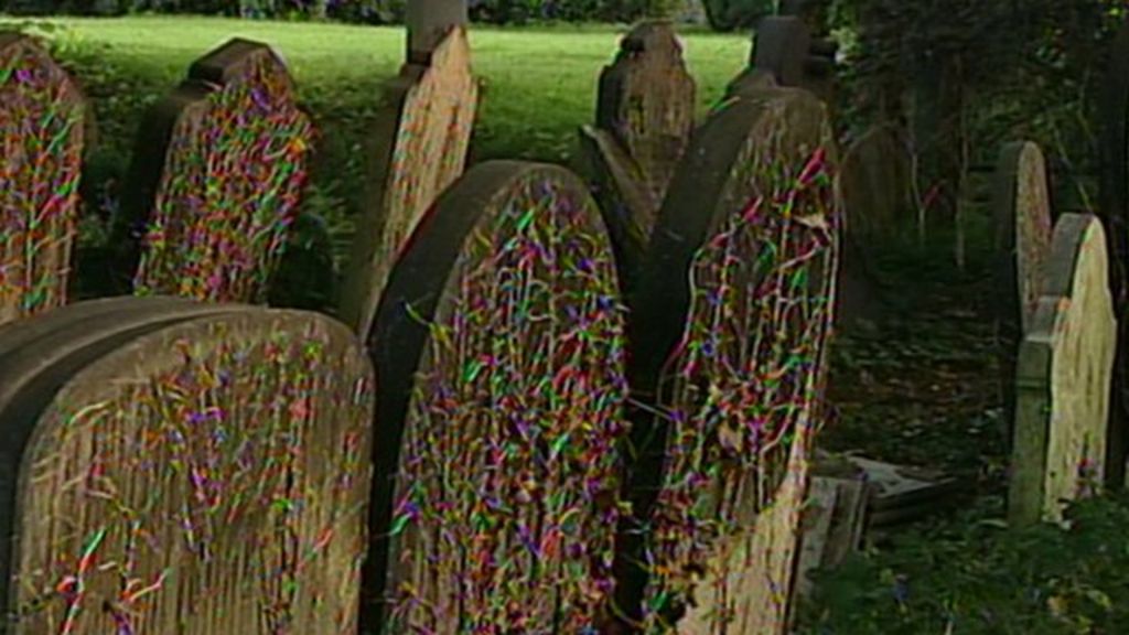 'Reuse graves in England or run out in 20 years' - BBC News
