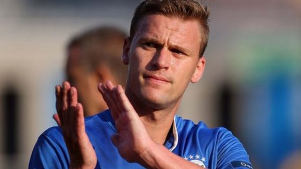 Peter Thompson scores last-gasp goal to extend Linfield winning run ...