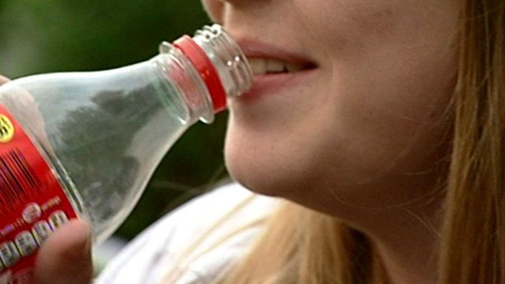 'More children treated in hospital for drinking alcohol' - BBC News