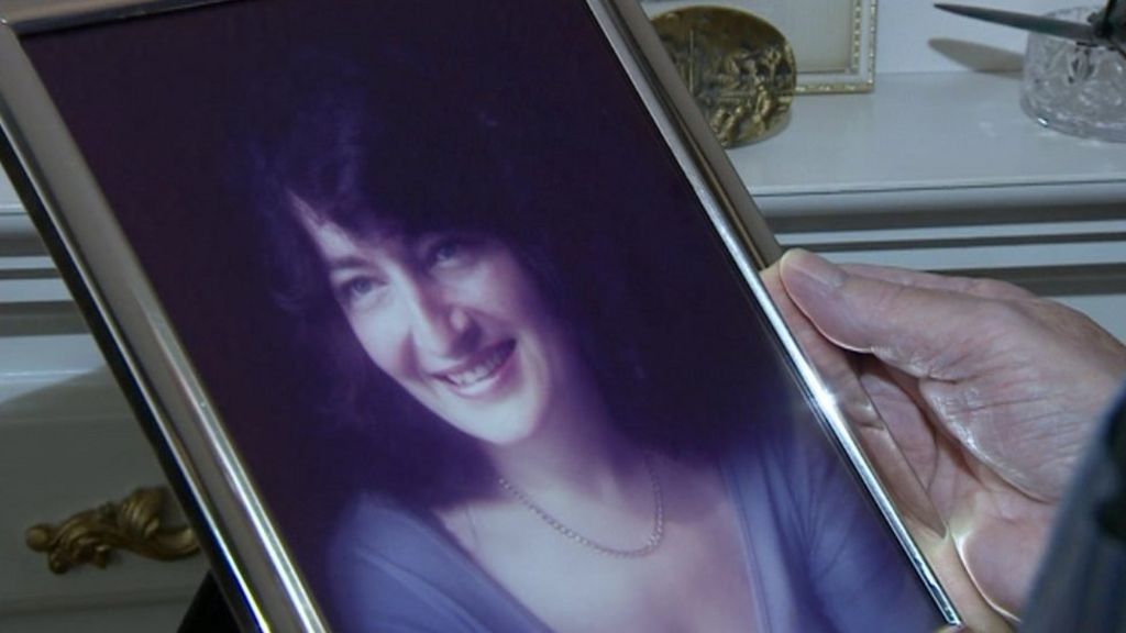 Victor Bates seeks closure 10 years after wife's murder - BBC News