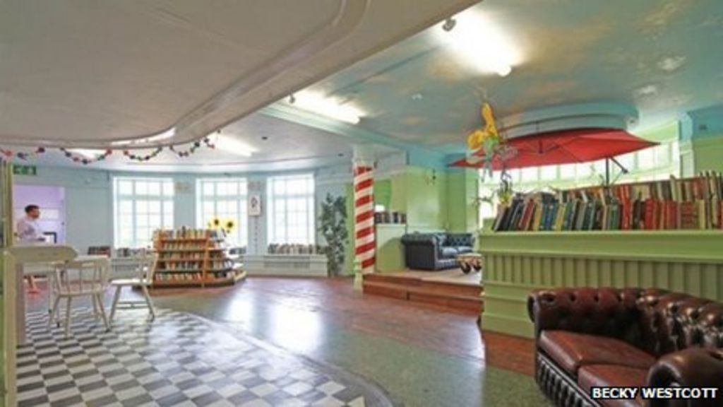 Islington's The Kindness Project library opens - BBC News