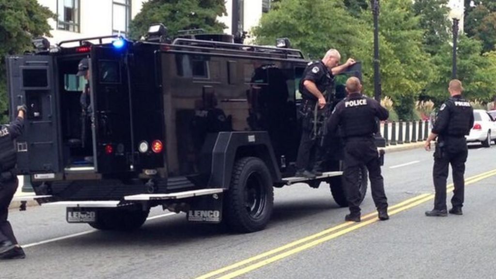 Police chase in Washington ends in shooting and crash - BBC News