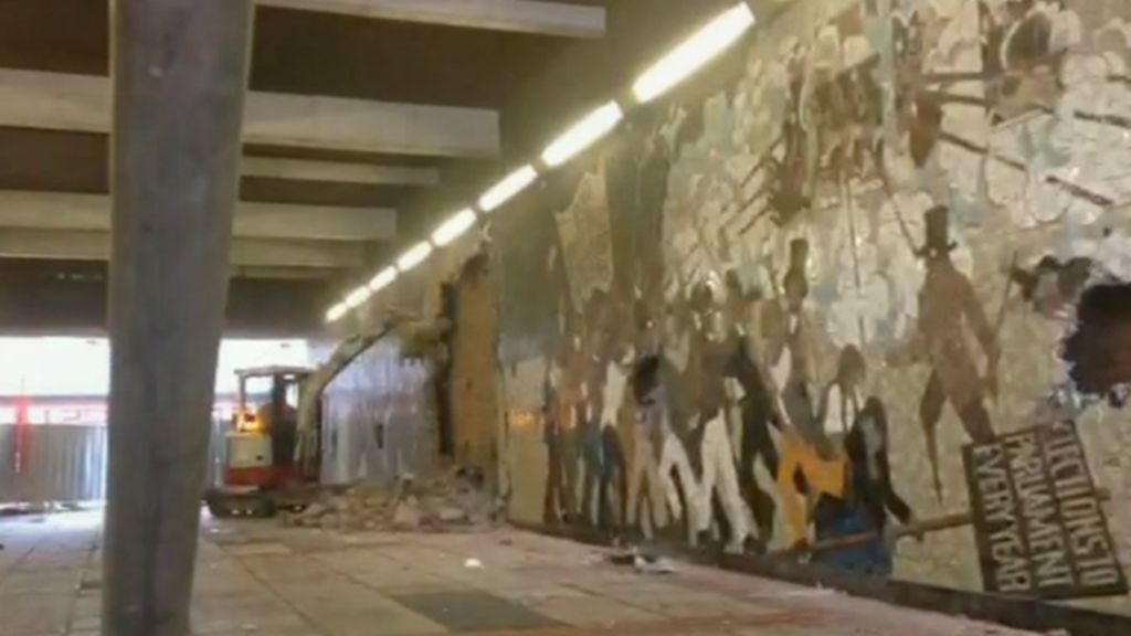 Newport Chartist mural: Protest as demolition takes place - BBC News
