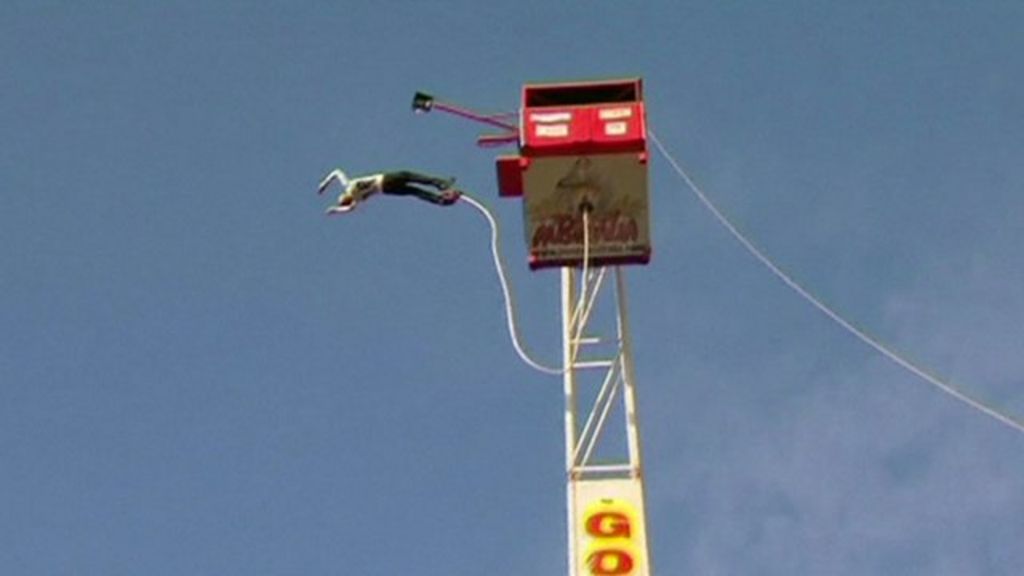 Australian 'sets bungee jump record' - BBC News