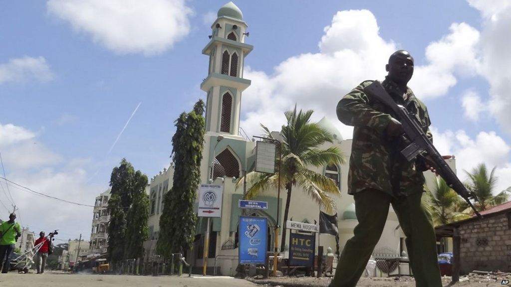 In pictures: Kenya riot after Mombasa cleric death - BBC News