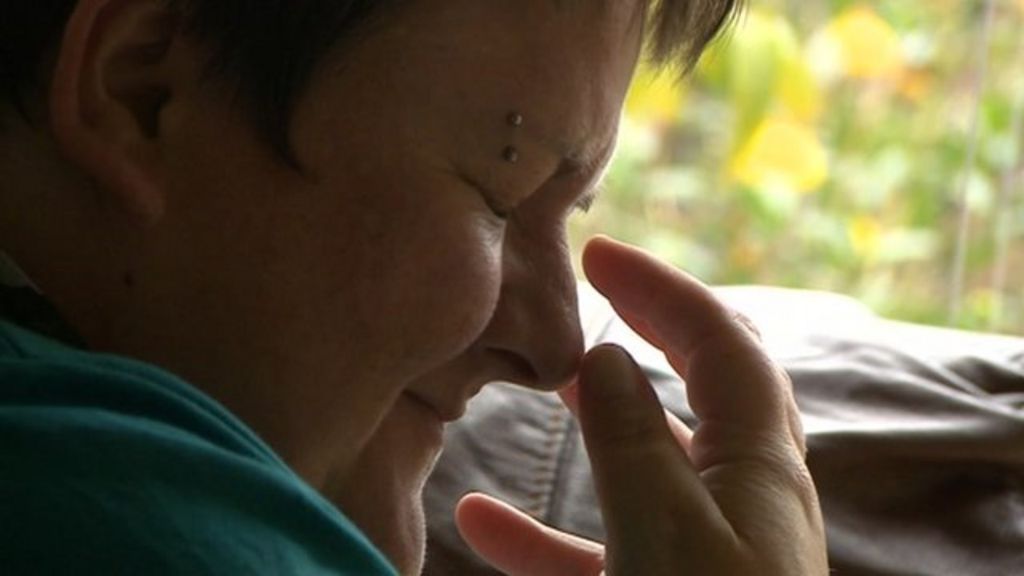 Trigeminal neuralgia: Fighting disabling face pain - BBC News