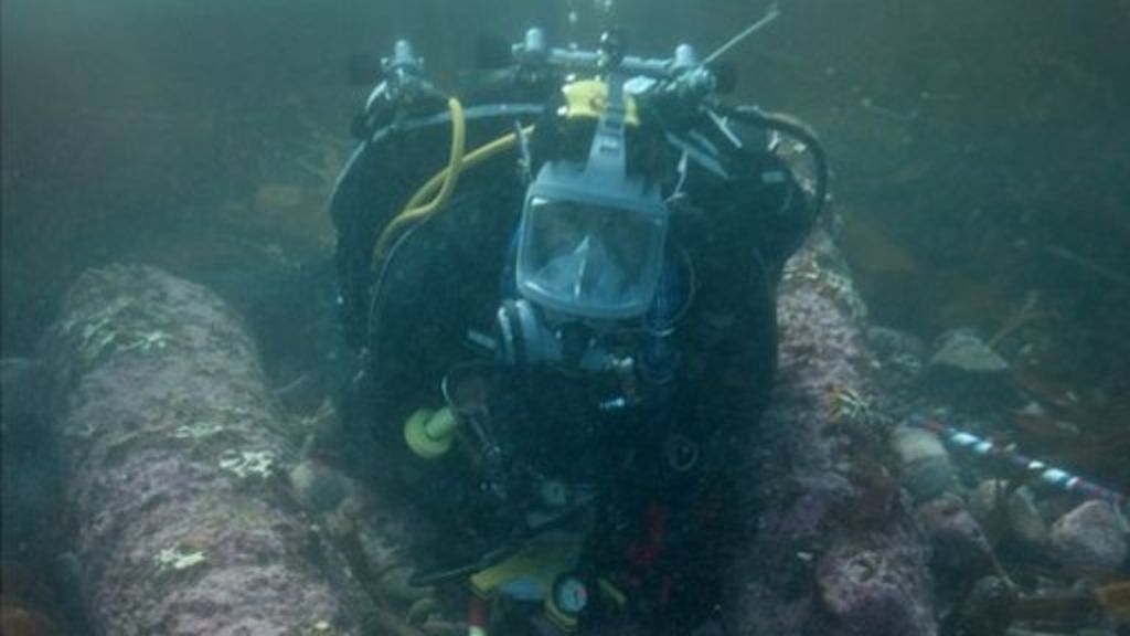 Northumberland shipwreck search finds forgotten cannon - BBC News