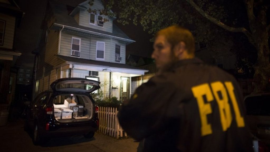 Mendel Epstein and Martin Wolmark 'plotted to torture husband' - BBC News