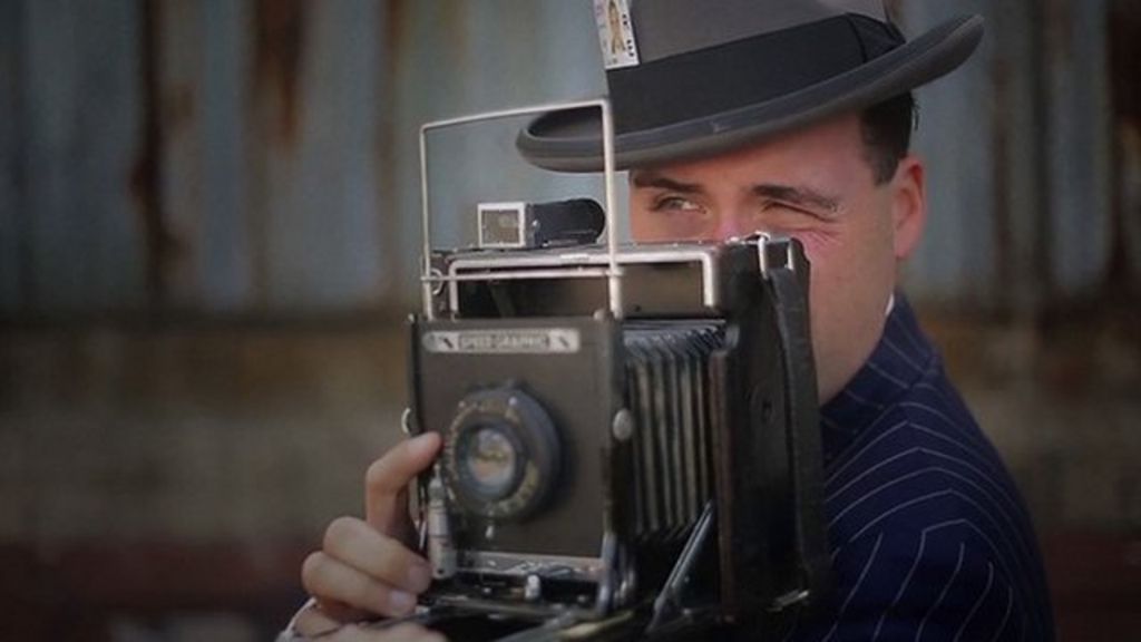 On the beat with New York's crime photographer - BBC News