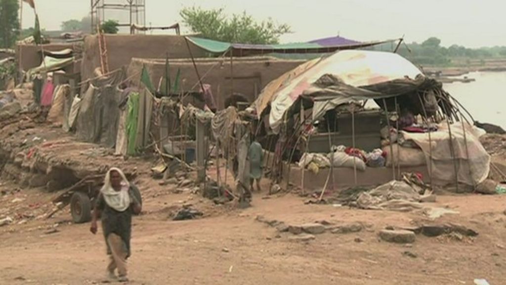 New scheme offers hope to slum families in the Punjab - BBC News