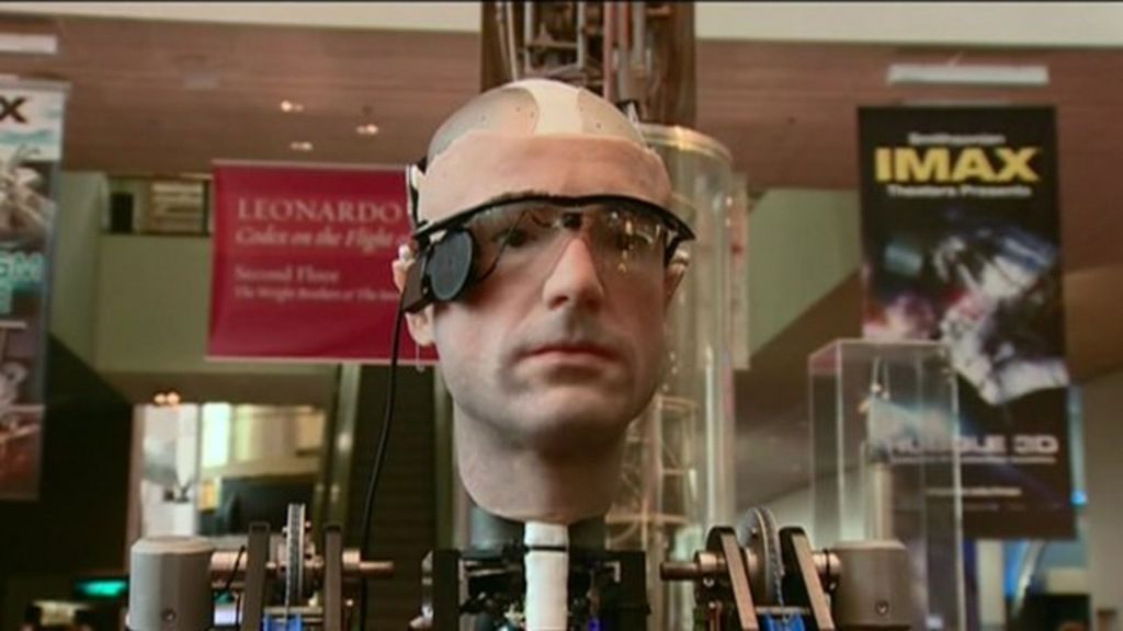 Washington museum exhibits the world's first bionic man - BBC News
