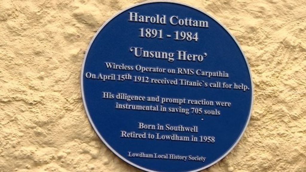 Titanic hero Harold Cottam honoured with blue plaque - BBC News