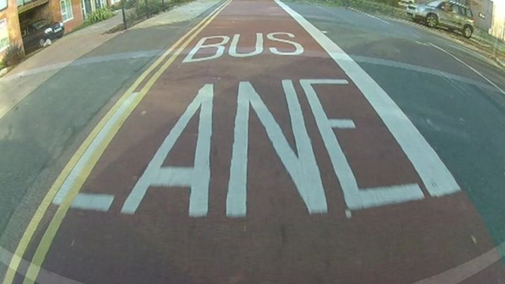 Liverpool scraps bus lanes in trial - BBC News