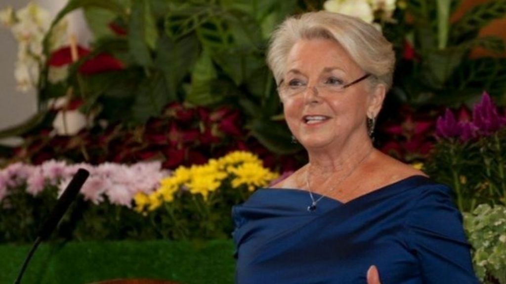 Leeds hospital chief Linda Pollard honoured for life's work - BBC News