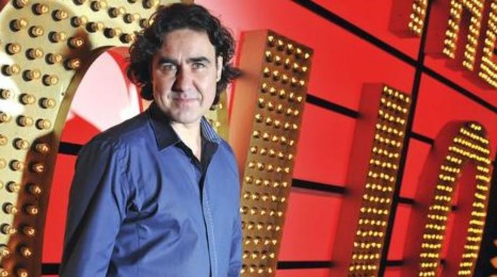 Micky Flanagan postpones gigs after death in family - BBC News