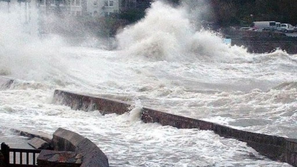 UK braced for stormy Monday - BBC Weather