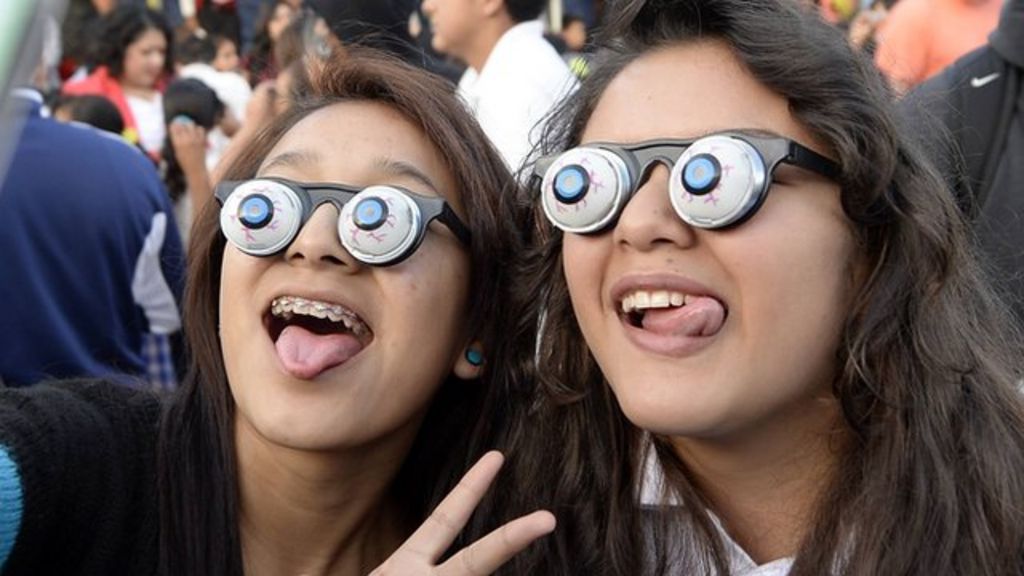 Googly eyes world record smashed - BBC Newsround
