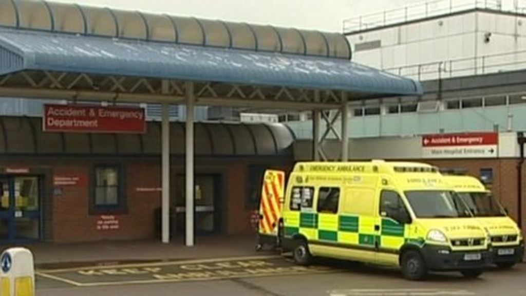 Kettering Hospital: Inspectors want action on staffing - BBC News