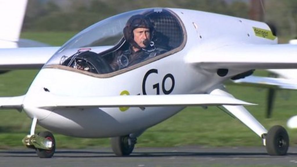 e-Go aeroplane: Norfolk test flight for Cambridge plane - BBC News