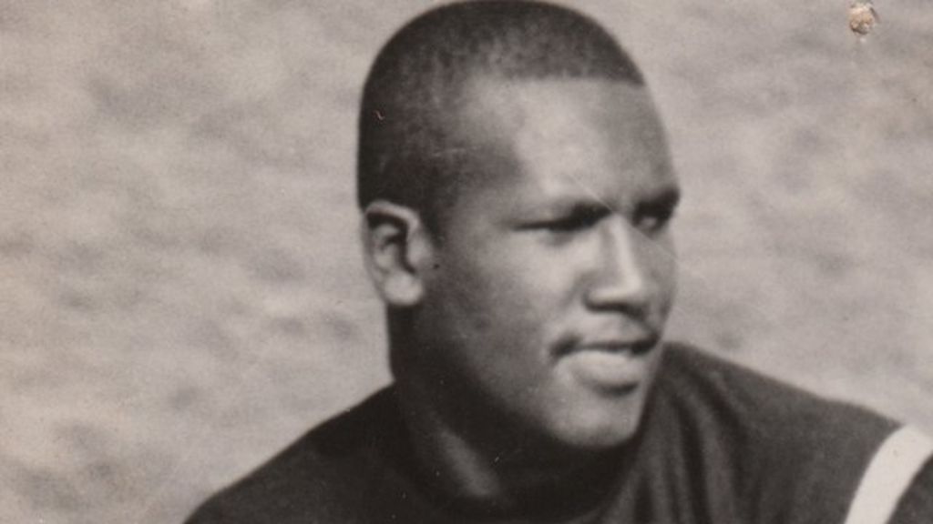 James Harris: Quarterback who helped black players break through - BBC News