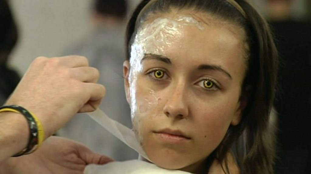 Zombie "fright night" makeover in America - BBC Newsround
