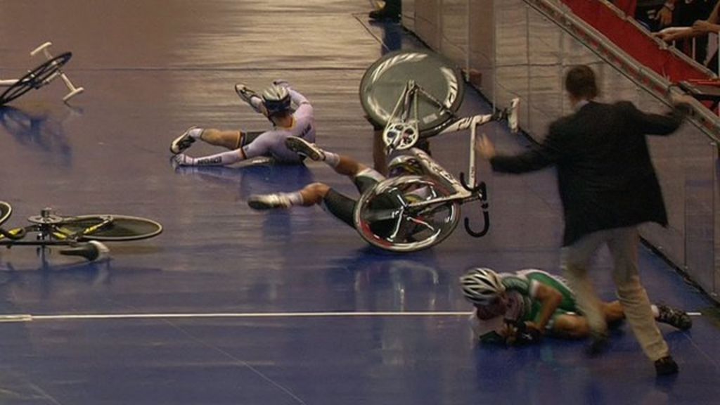 Track Cycling World Cup: Official's fancy footwork to dodge crash - BBC ...