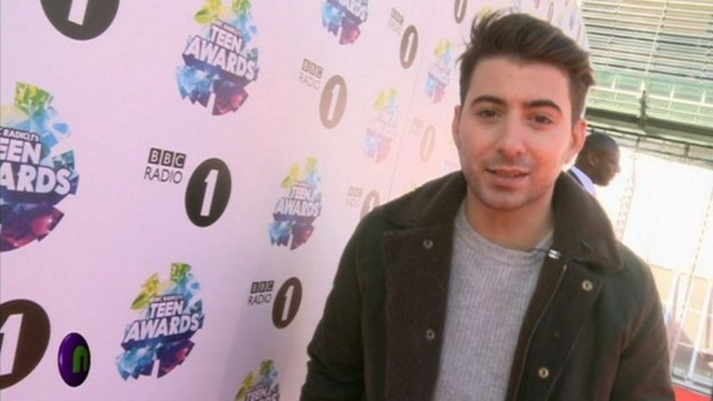 Ricky reports from Radio 1 Teen Awards - BBC Newsround