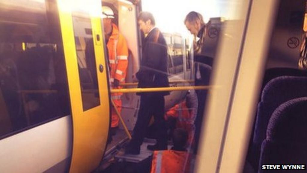 Train evacuated in Kent after 'hitting object' on line - BBC News